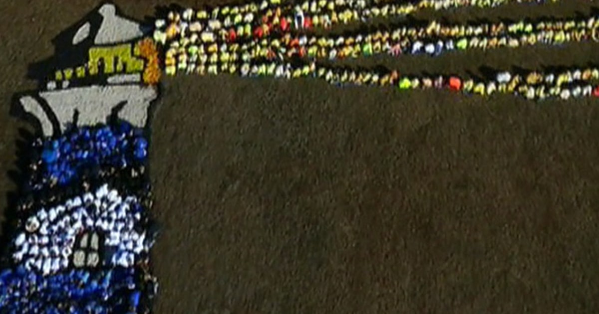 Kids create lighthouse in class photo