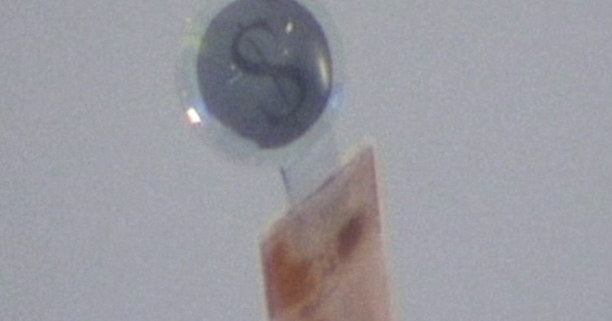 Contact lens displays LCD images