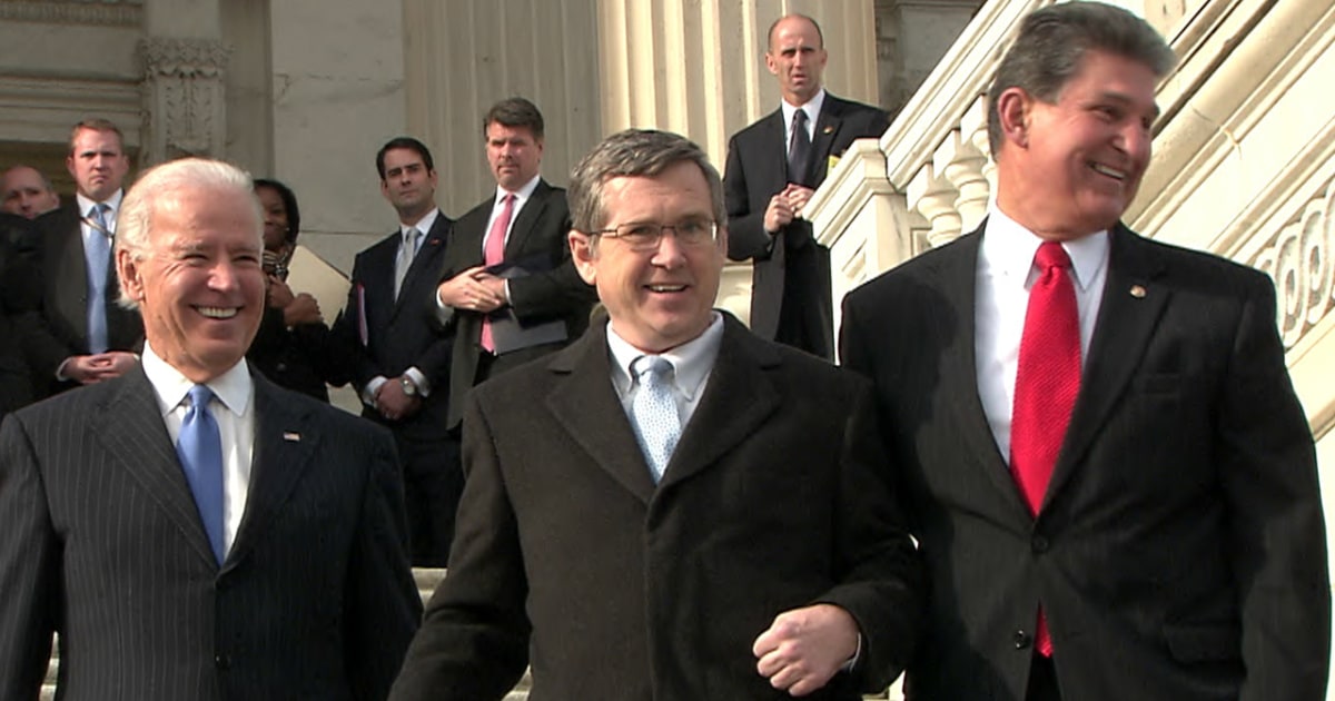 Sen. Kirk welcomed back to Capitol with cheers
