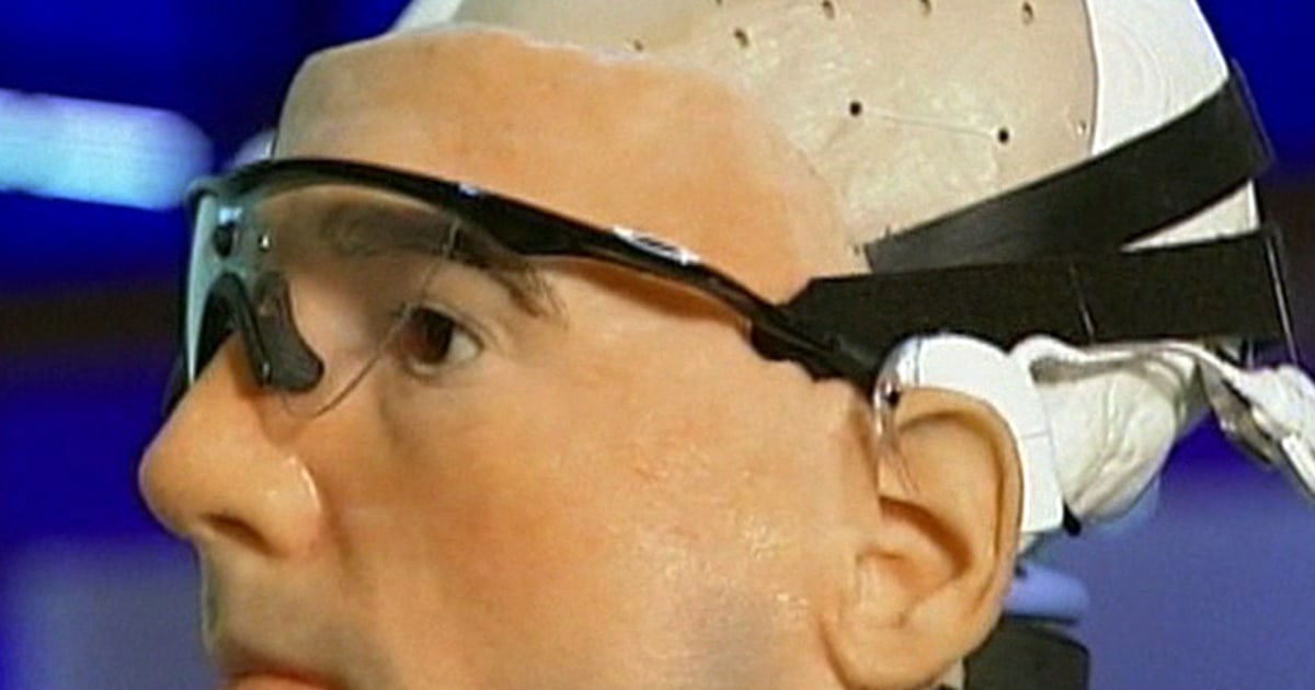 'Bionic man' debuts at London museum