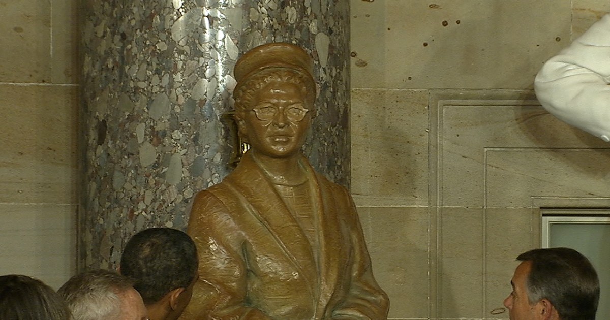 Obama, lawmakers unveil Rosa Parks statue