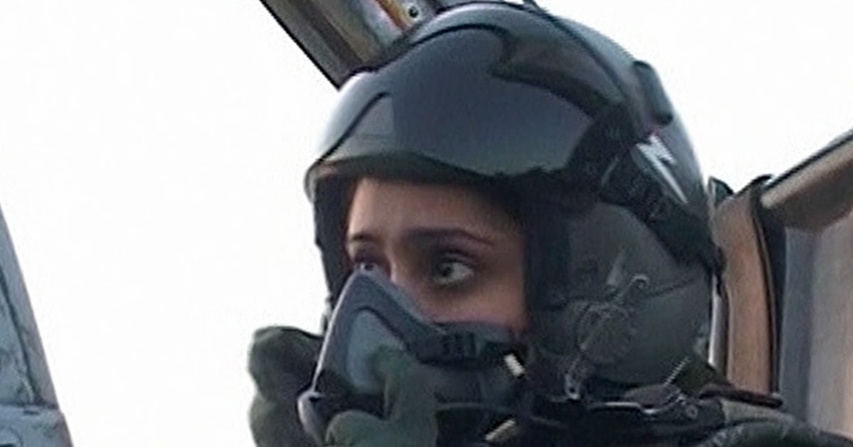 Pakistan air force welcomes first female pilot