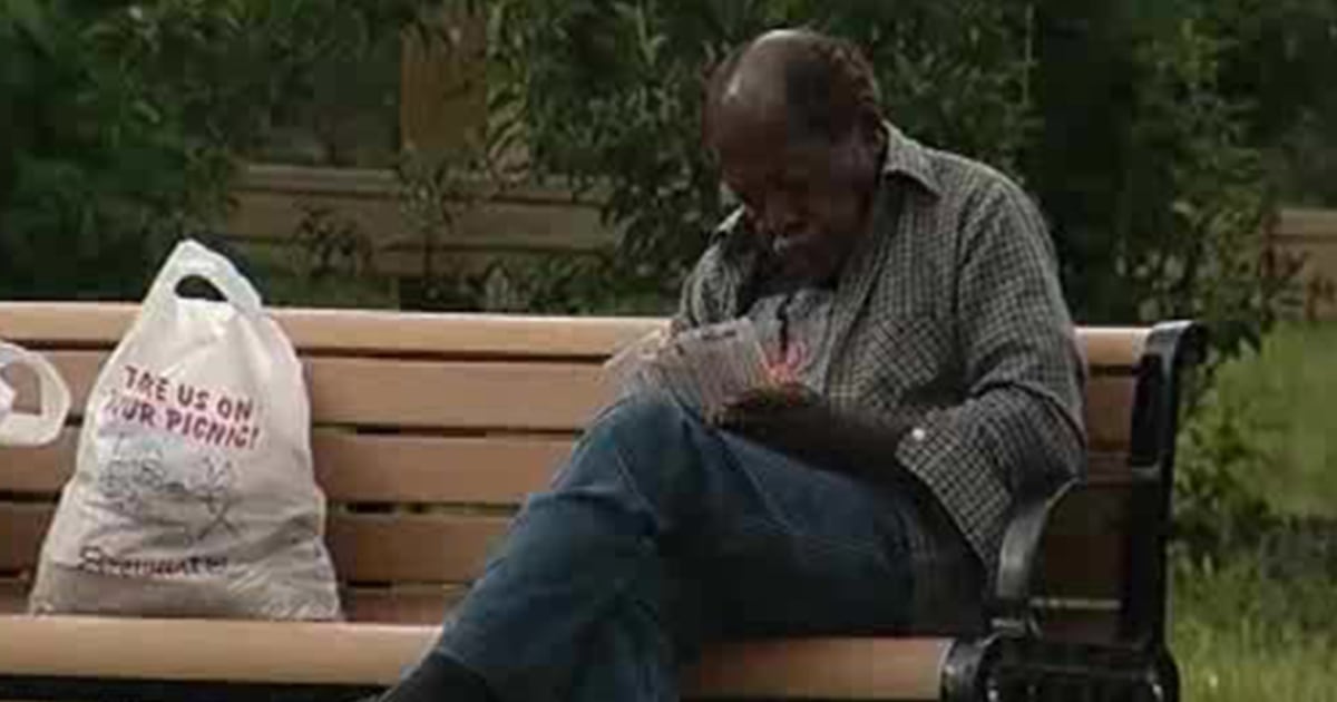 Homeless man returns lost money