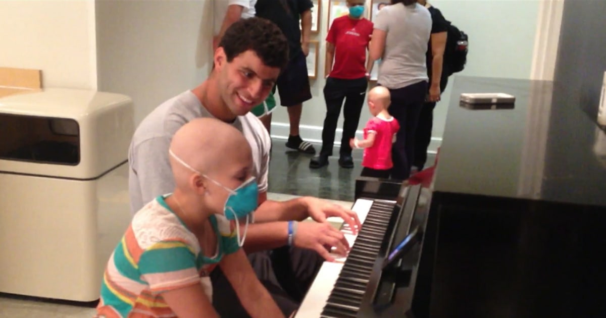 Quarterback, cancer patient do touching duet