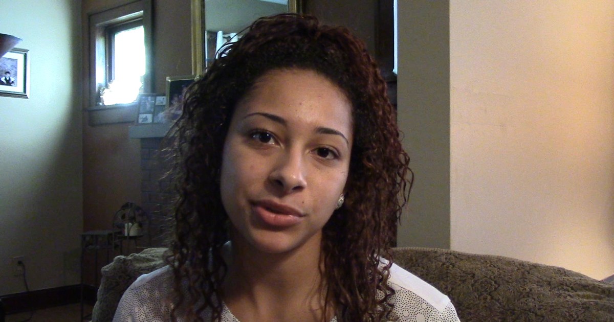 Darian Shows Us What She Has Bought for College