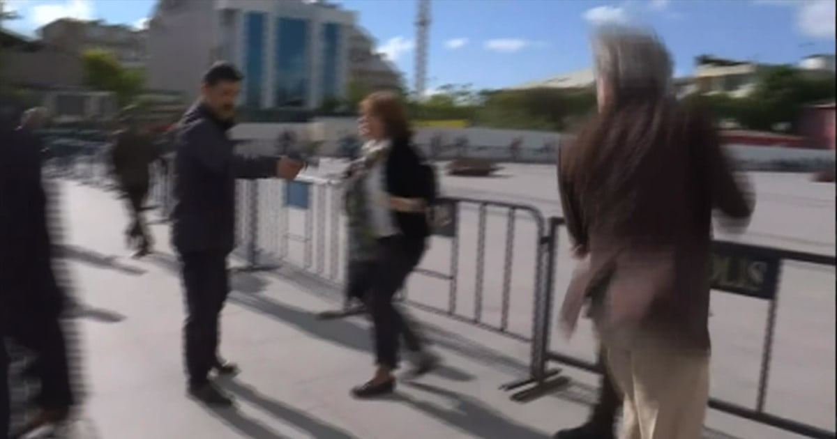 See Gunman Shoot at Turkish Journalist Outside Court