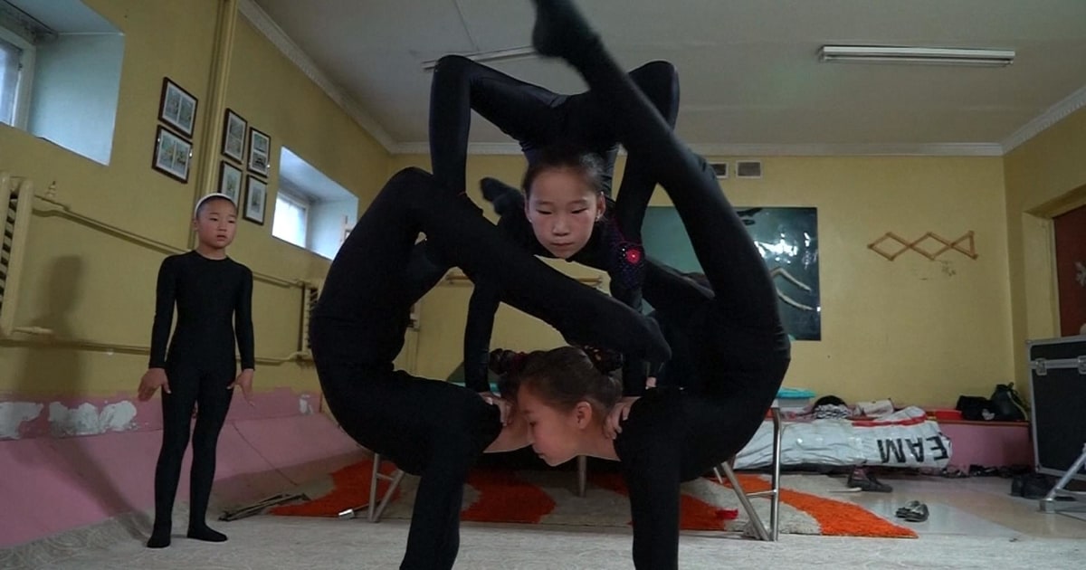 Let’s Twist Again: Pint-Sized Contortionists Create Amazing Shapes