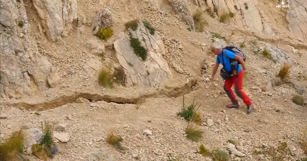 See Faultline Caused by Italian Earthquake