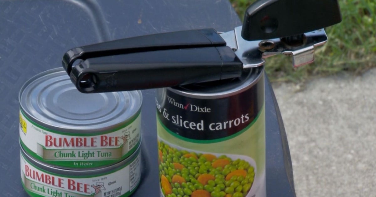 How to Stock a Hurricane Survival Kit