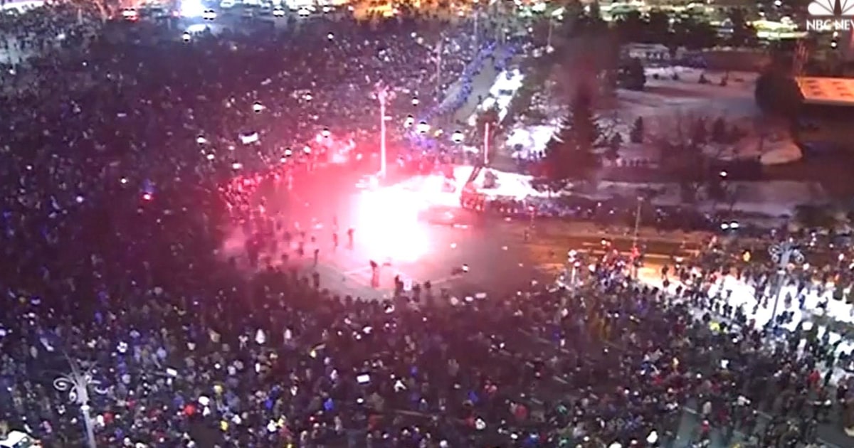 Anti-Corruption Protesters Clash with Riot Police in Romania