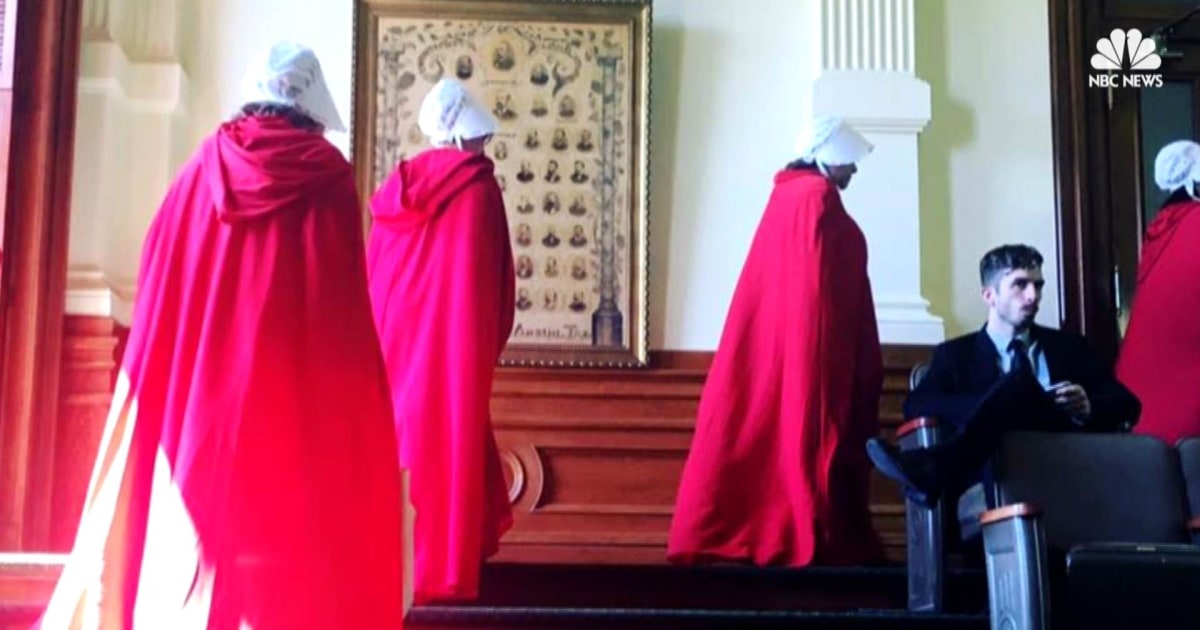 Women Protest Abortion Legislation Wearing ‘Handmaid’s Tale’ Robes
