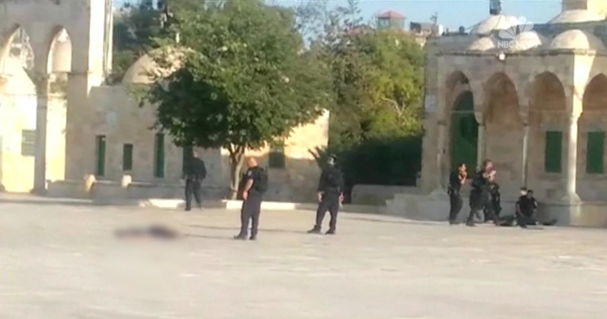 Video Shows Police Attack in Jerusalem