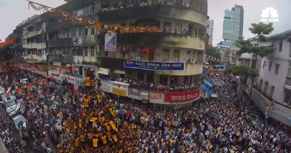 Human Pyramid Contest at Indian Festival Creates 20-foot towers.