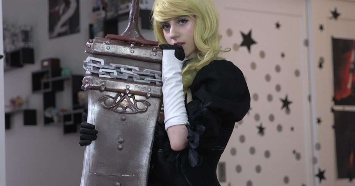 The crowdsourced lifestyle of an internet cosplay cam model