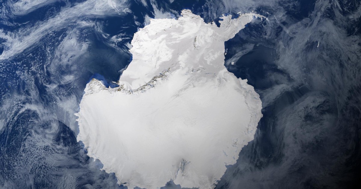 A Massive Hole Was Spotted in The Antarctic Sea Ice