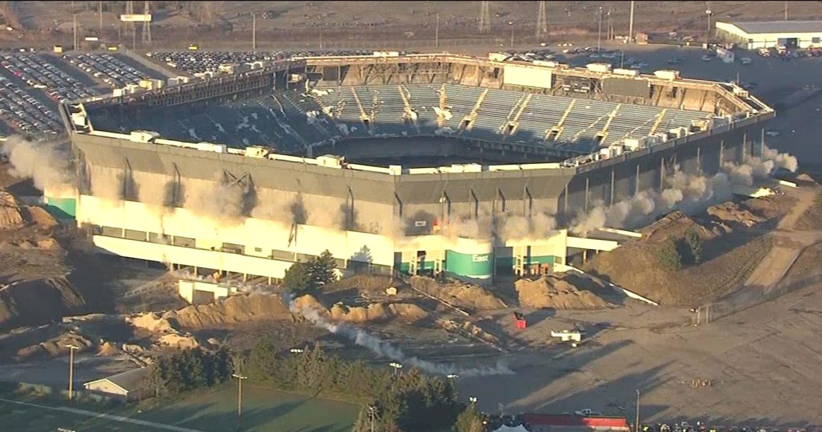 Pontiac Silverdome fails to implode in Michigan