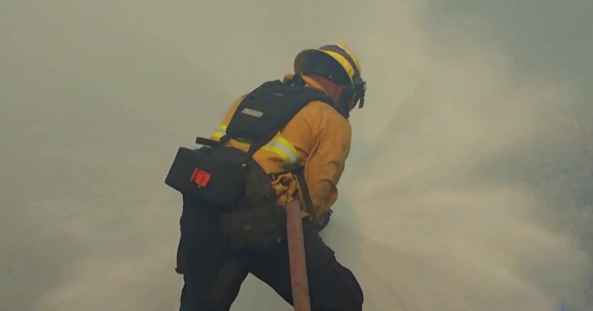 Firefighters struggle to contain Thomas Fire’s monster-blaze