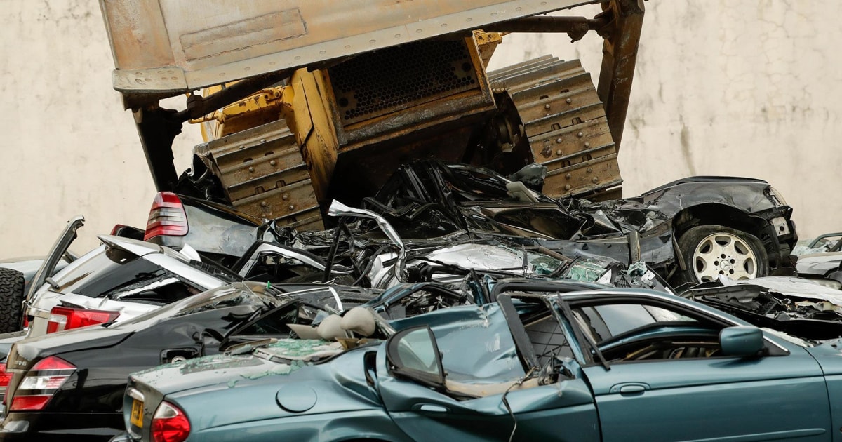 Luxury cars crushed by order of Philippines President Rodrigo Duterte