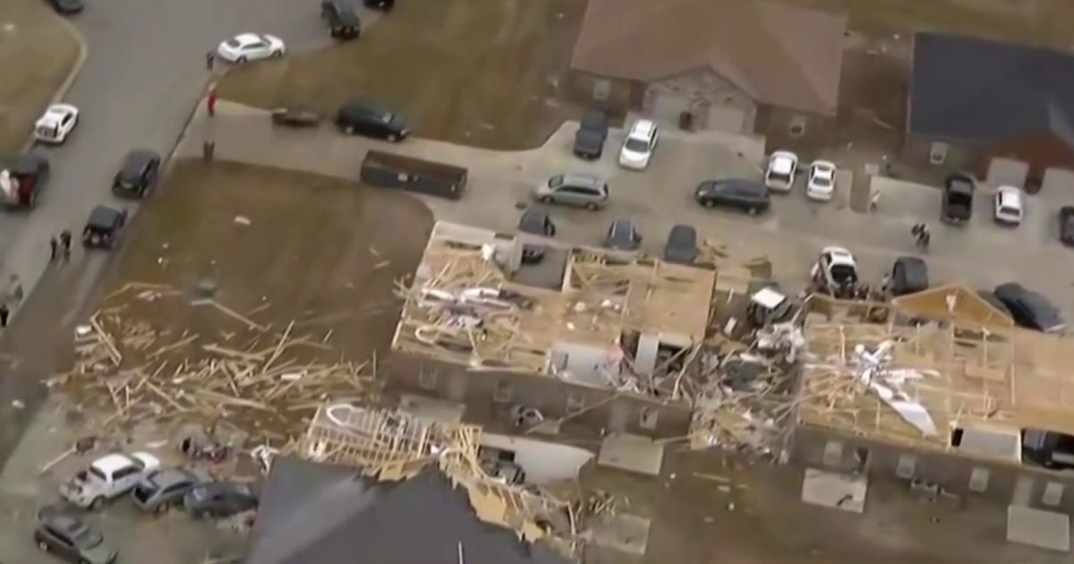Deadly weather in Eastern US as tornadoes rip through five states