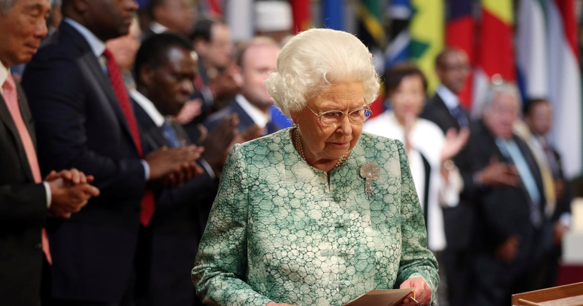 Queen Elizabeth II welcomes Commonwealth leaders to Buckingham Palace ...