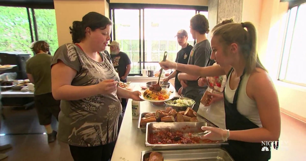 Portland teenagers fight homelessness one meal at a time