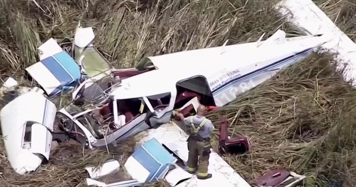 At least 3 dead in midair crash of two planes in Florida Everglades