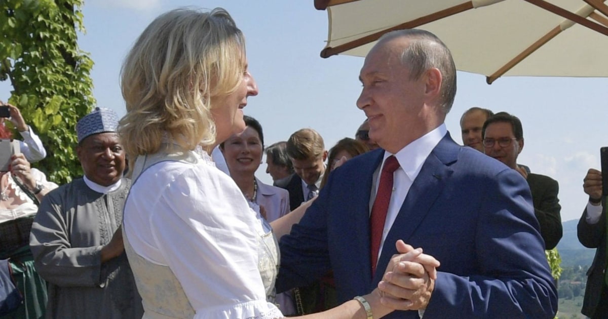 Putin dances at Austrian foreign minister's wedding