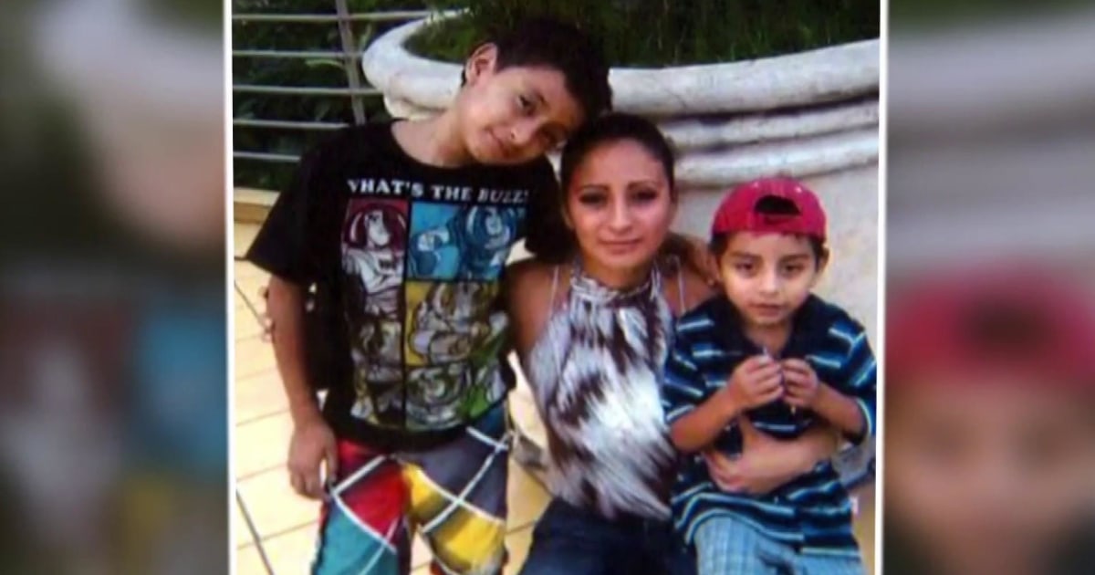 Hundreds of migrant parents remain separated from their children