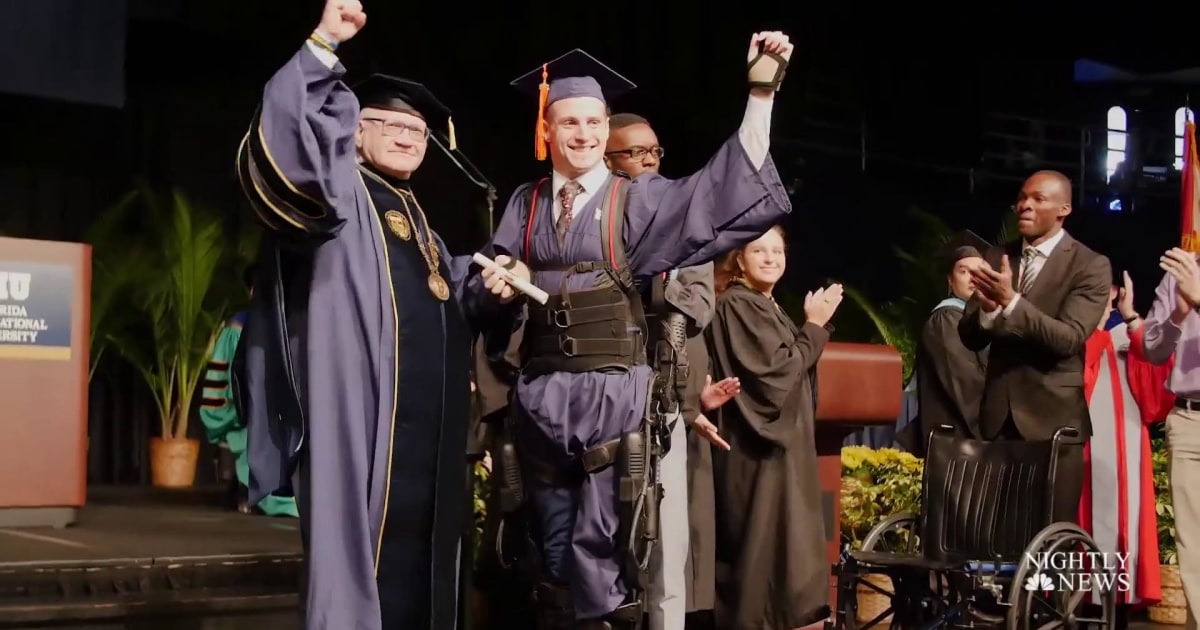 Paralyzed student walks to get college diploma