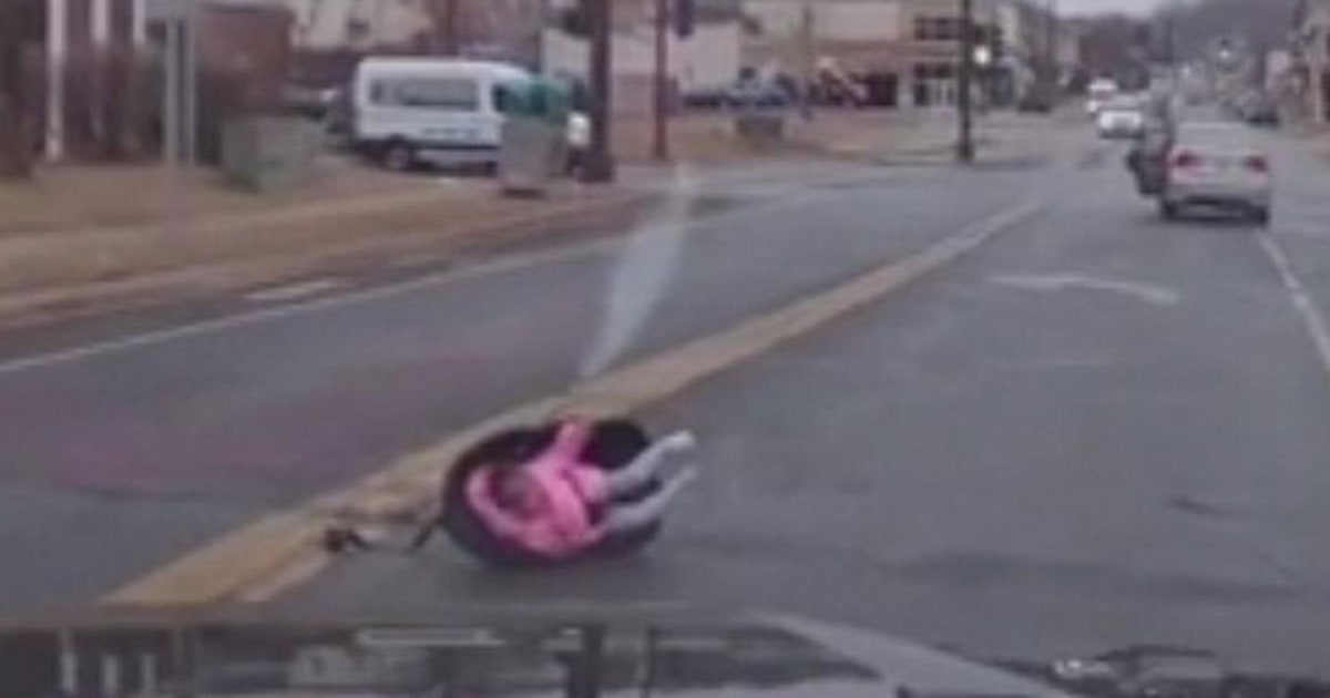 Toddler falls out of moving car in frightening dash cam video
