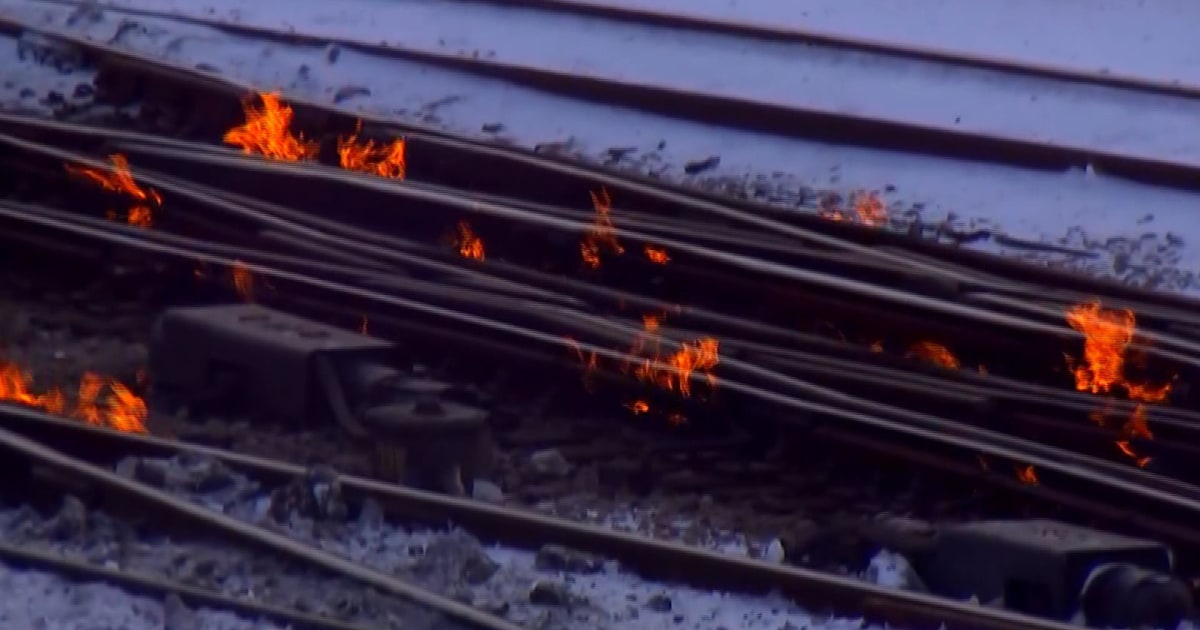 Chicago crews set train tracks on fire to combat freezing temperatures