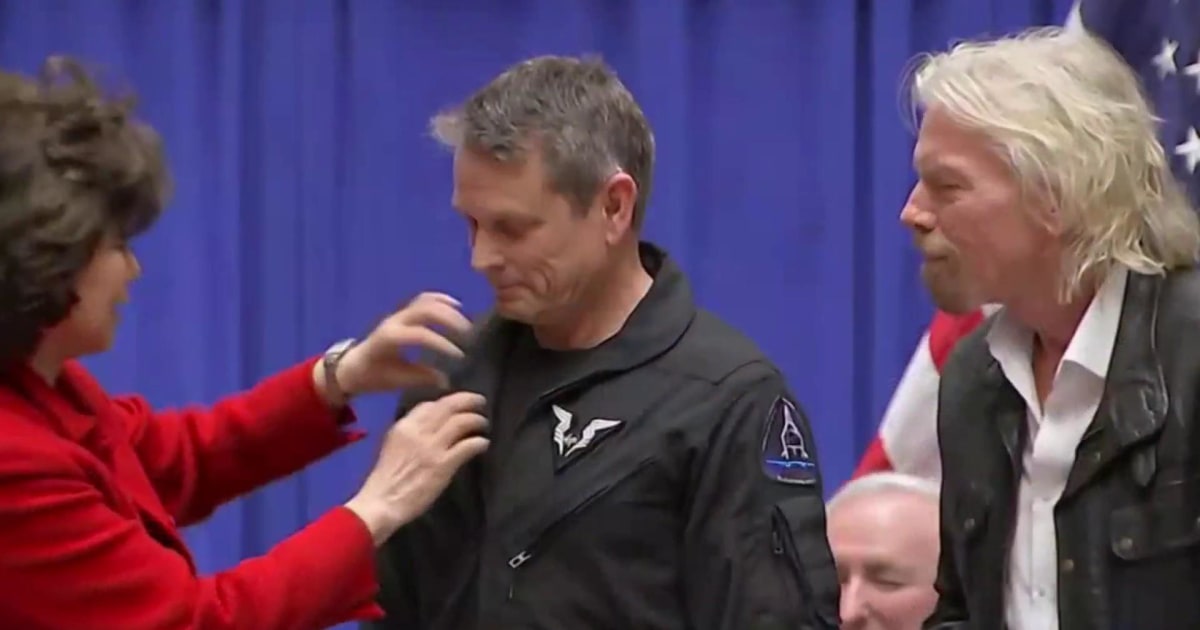 Virgin Galactic pilots earn commercial astronaut wings