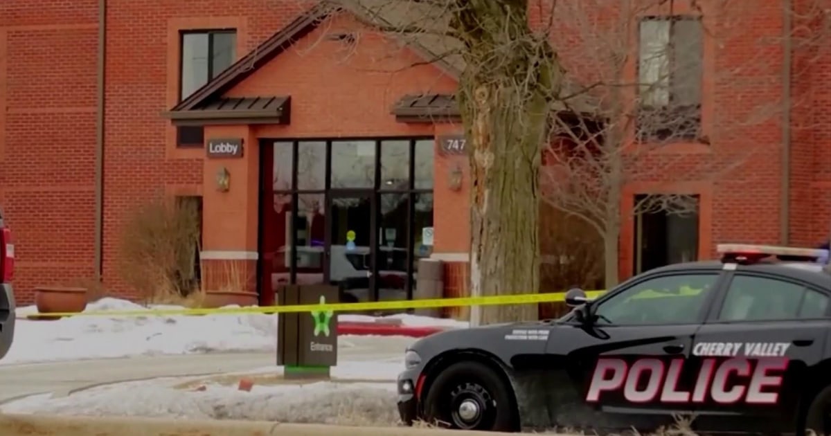 Suspect in custody after hours-long standoff for murder of Illinois deputy