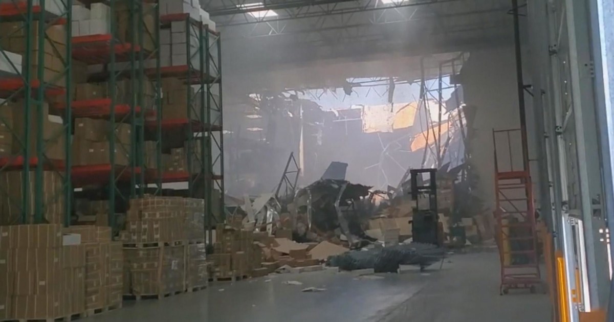 Witnesses capture F-16 fighter jet crash in California