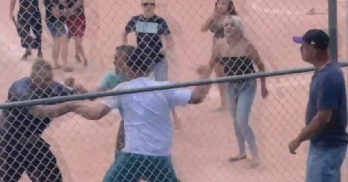 Fight erupts at youth baseball game in Colorado