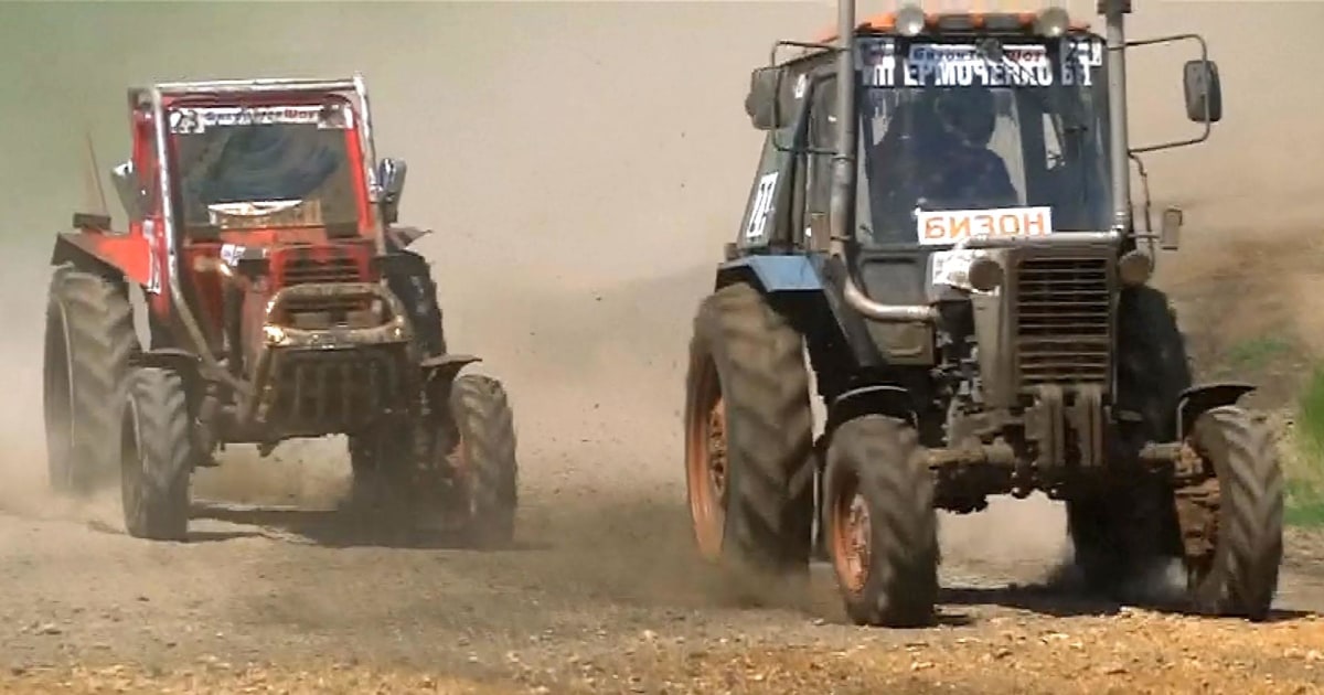 Tractor racing attracts huge crowds in Russia's Rostov region