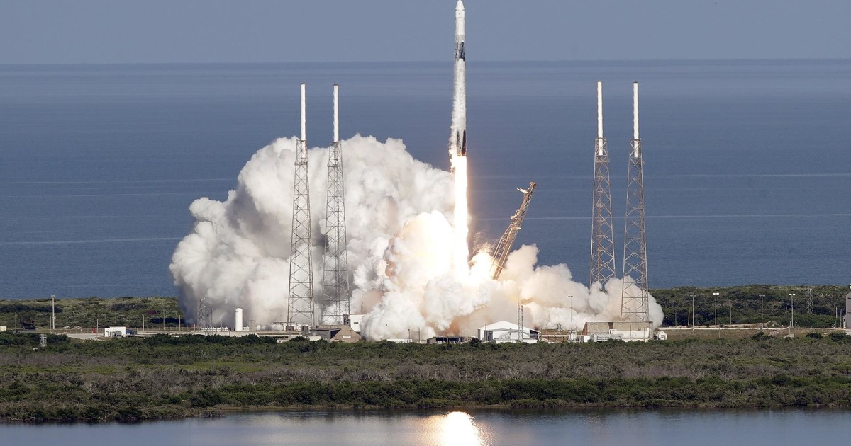 SpaceX Falcon 9 launches on mission to International Space Station