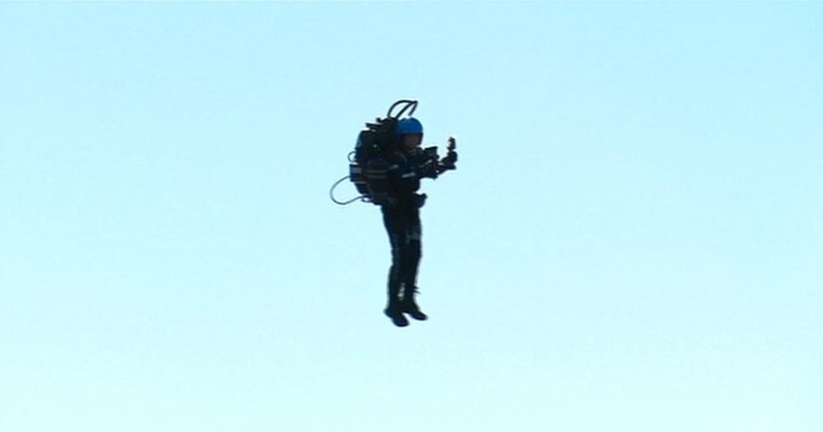 Australian man blasts around Sydney Opera House in a Jetpack