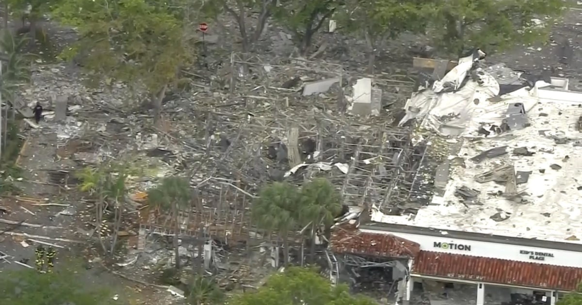 Gas explosion wrecks Florida shopping mall