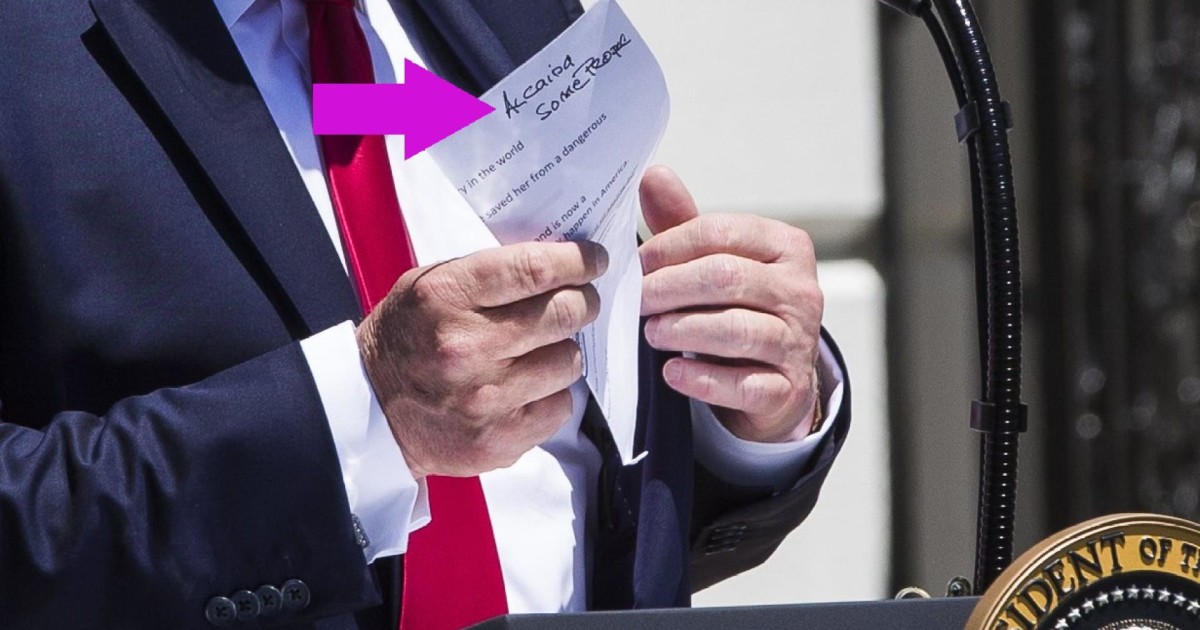 Photojournalists keep getting glimpses of Trump's handwritten notes