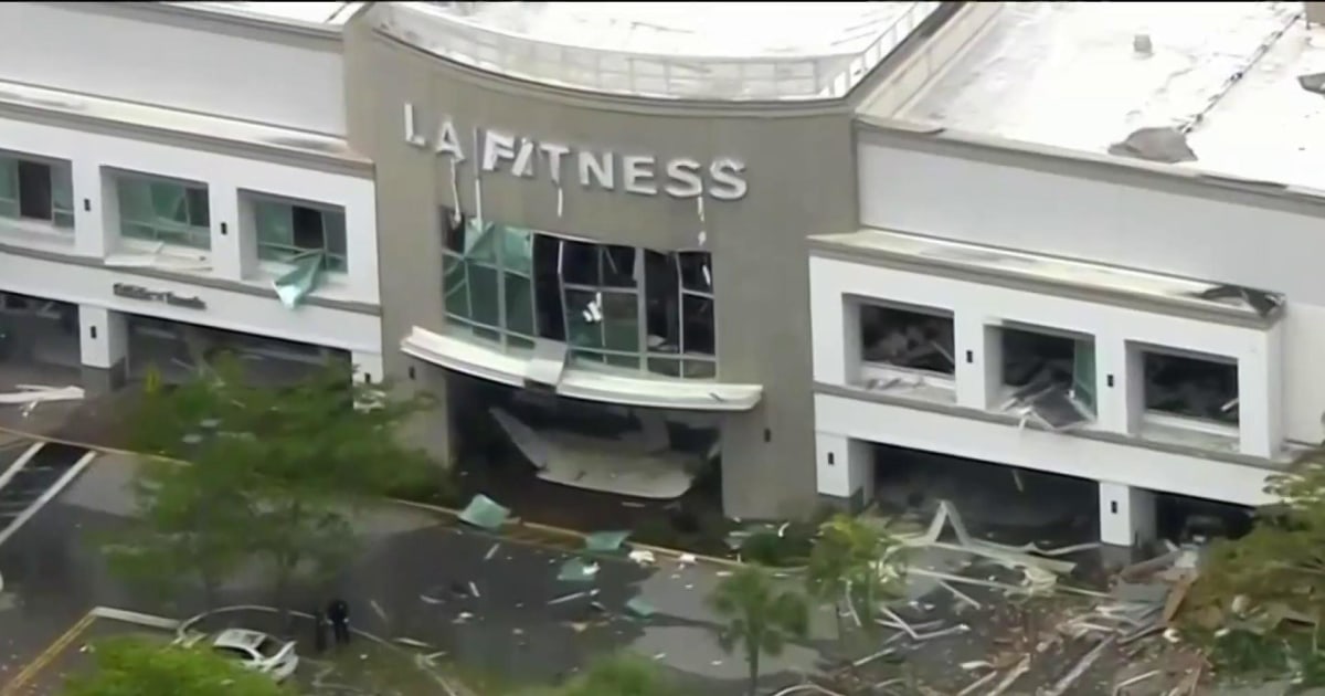 Explosion tears through Florida shopping center, injuring at least 20
