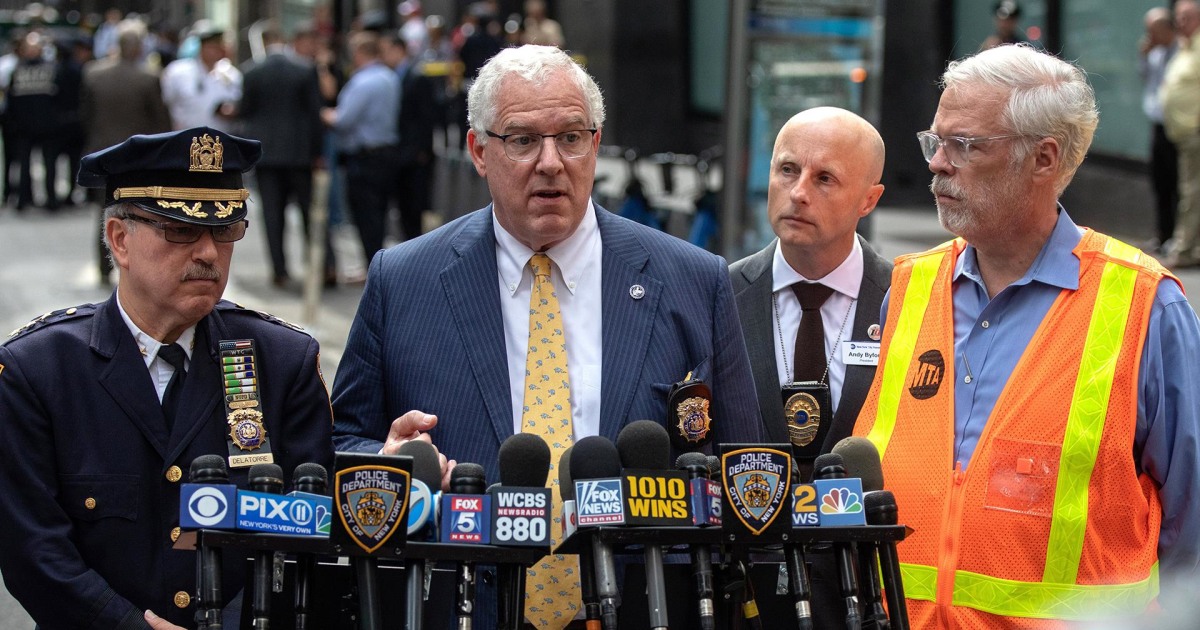 NYPD looking for 'person of interest' related to subway rice cooker scare