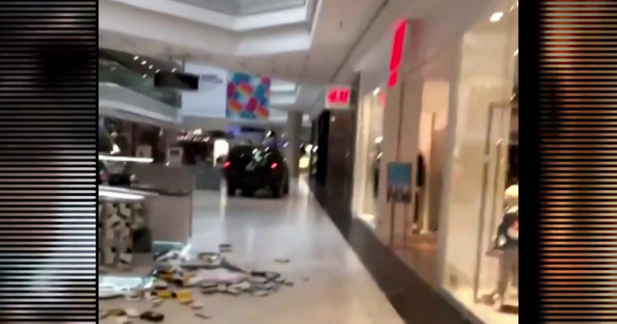 Man drives SUV through main hallway of Chicago suburb shopping mall