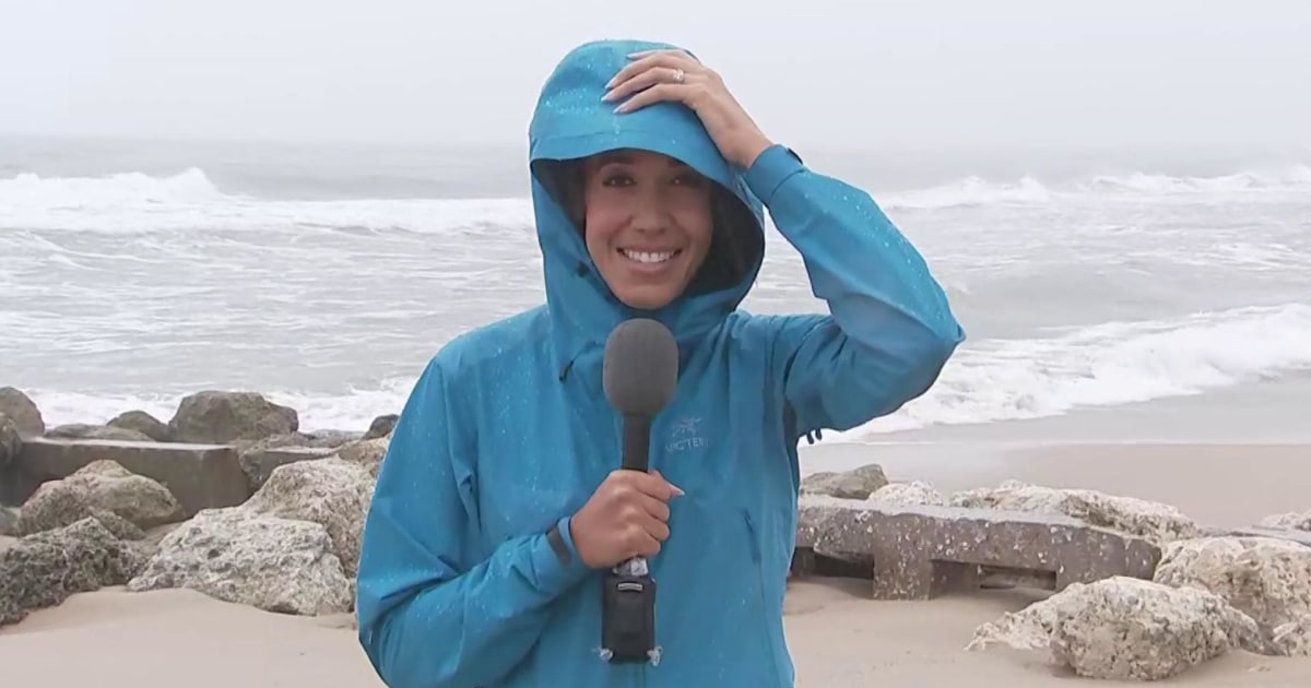 Hurricane Dorian inches toward Florida