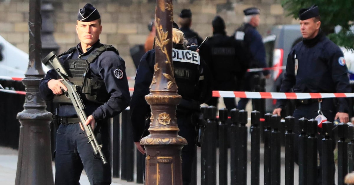 Deadly knife attack at Paris police headquarters, four killed plus attacker