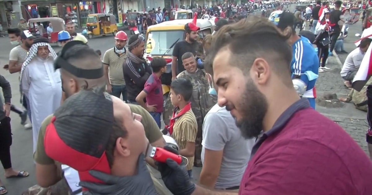 Baghdad barbers give free haircuts to protesters in Iraq