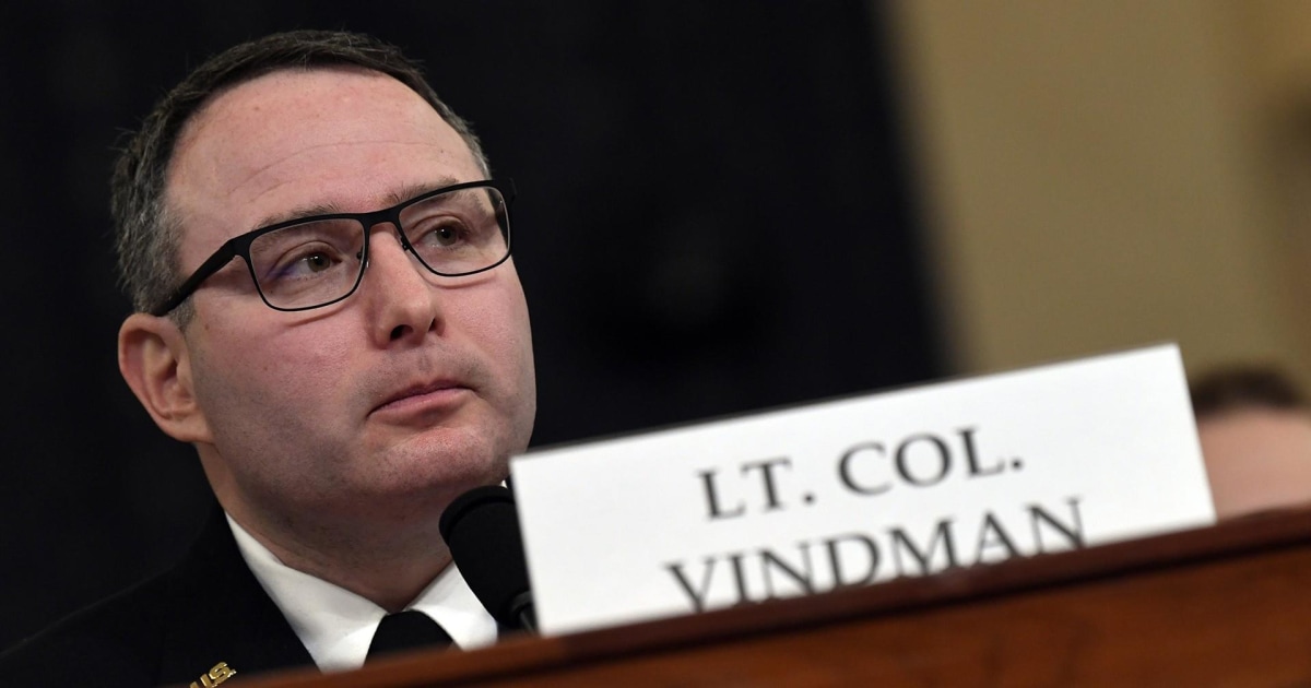 Vindman receives applause during impeachment testimony