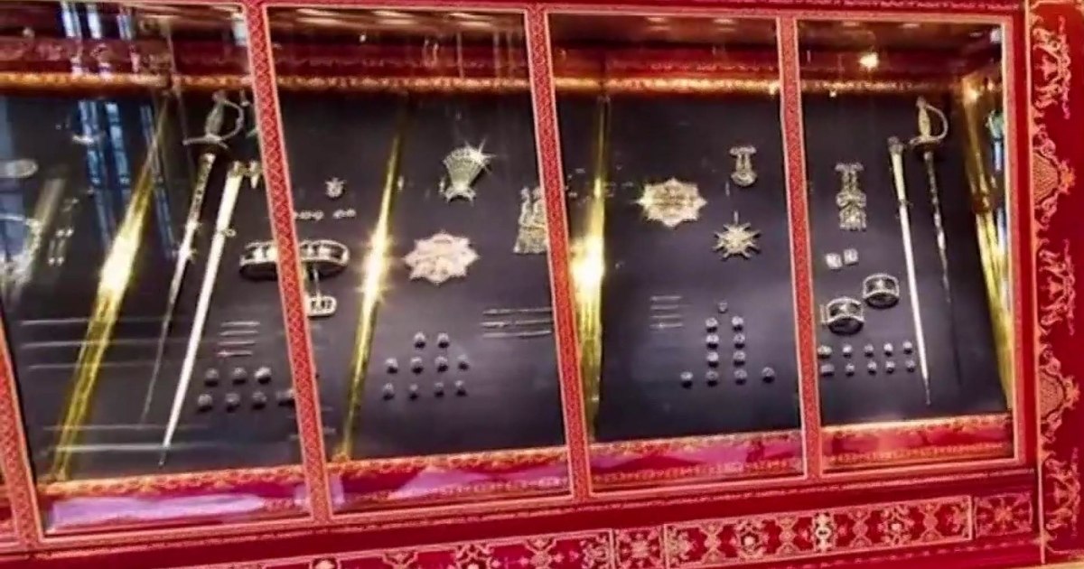 Surveillance video shows thieves during jewelry heist