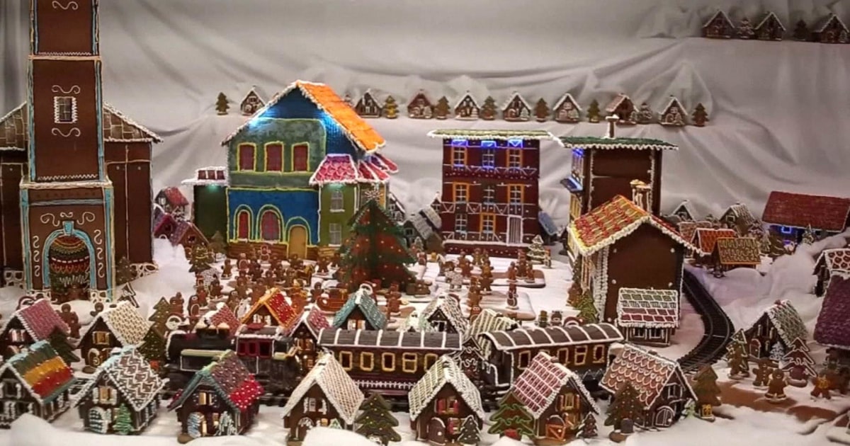 Huge gingerbread city created by Polish bakers goes on display