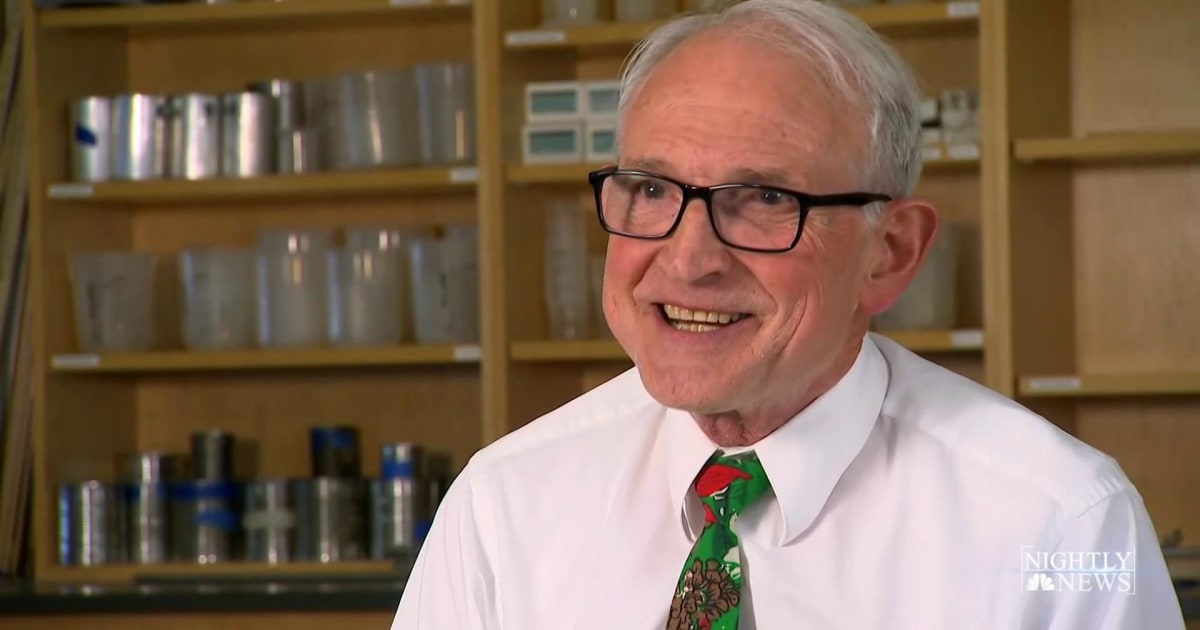 College physics professor inspires with viral classroom lessons